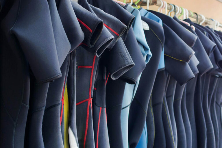 What is the Difference Between a Wetsuit vs Drysuit? - Scuba.com