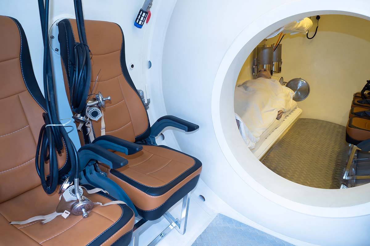 How A Hyperbaric Chamber Helps in Decompression - Scuba.com