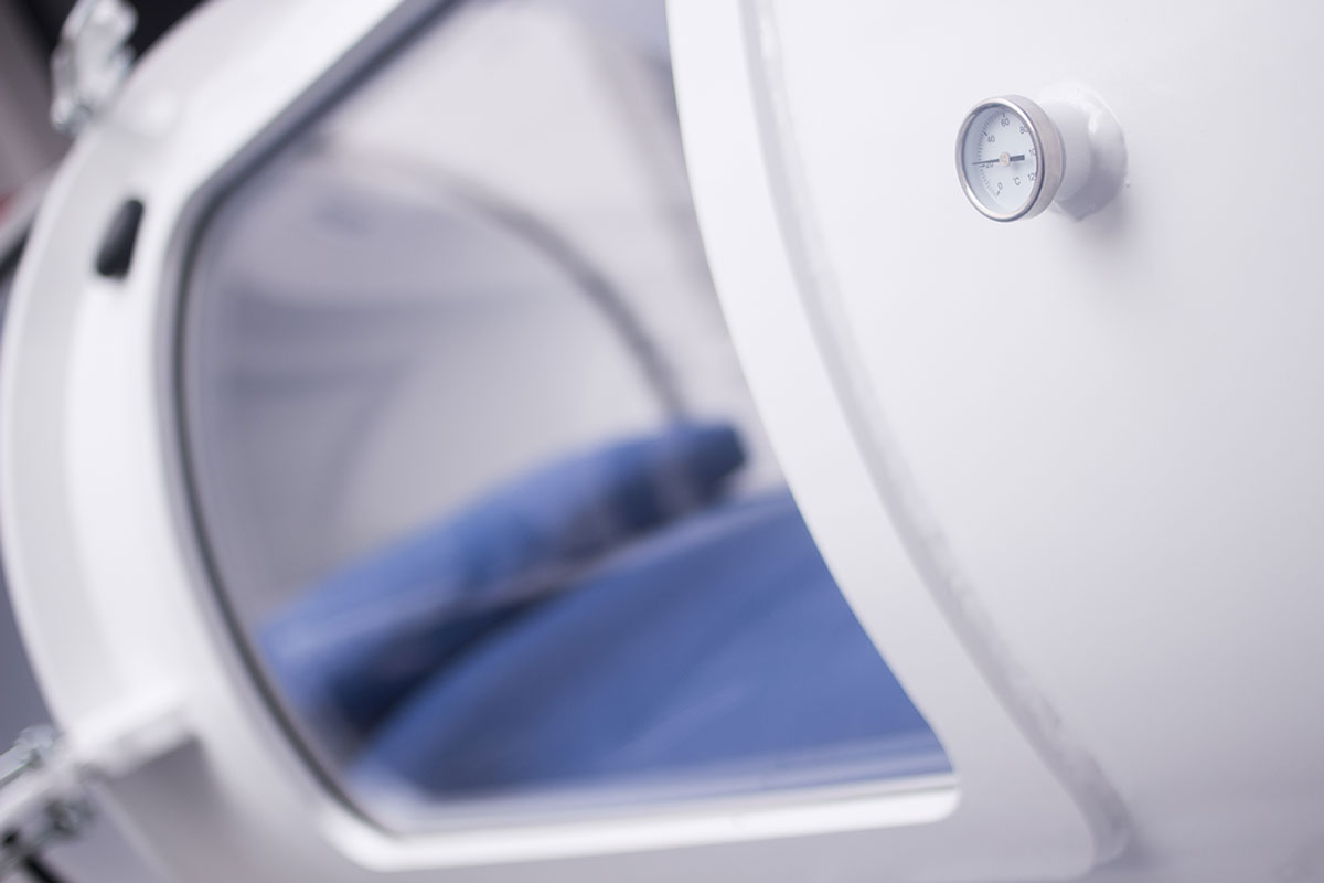How A Hyperbaric Chamber Helps in Decompression - Scuba.com