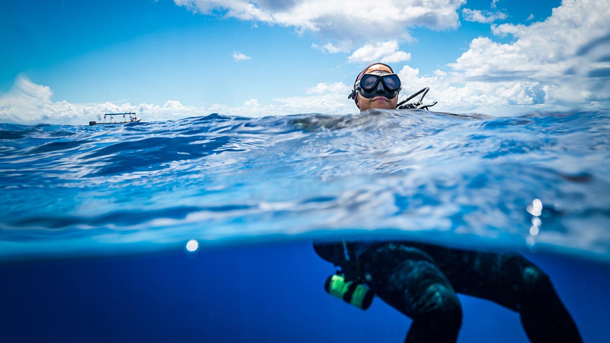 Diving Surface Interval: How to Make the Most of It - Scuba.com
