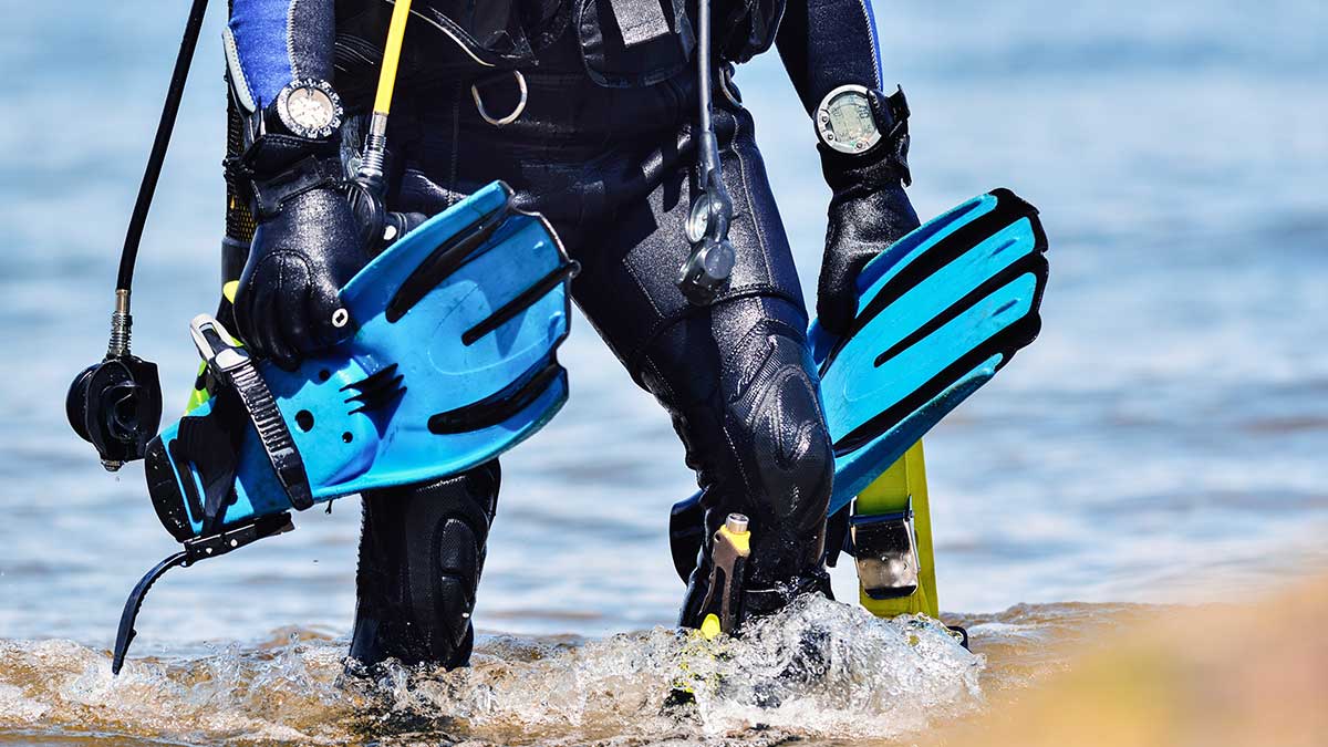 Scuba & Snorkeling Fins: Guide to Types & Fit - Scuba.com